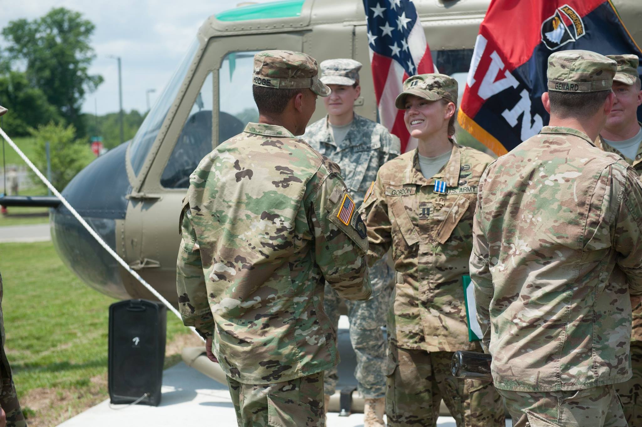 Fort Campbell Pilots Pinned With Distinguished Flying Cross | WPLN News