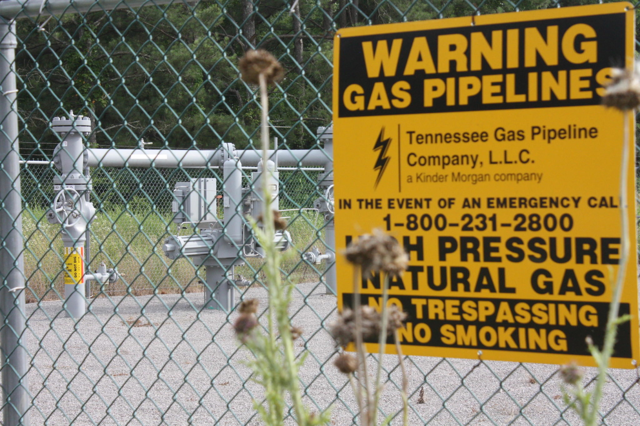 A small Tennessee town evacuates after a gas pipeline explodes | WPLN News