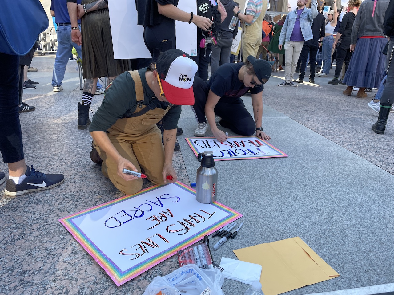 Tennessee lawmakers vow to ban gender-affirming surgeries at noisy anti ...