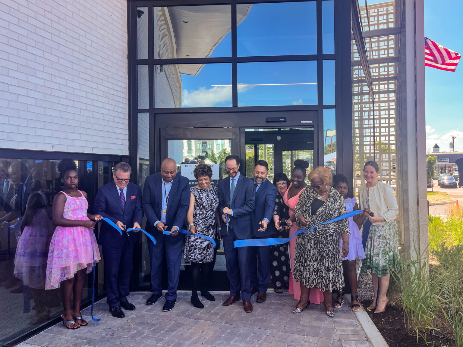 New Donelson library capitalizes on trends, with grandiose sculpture ...
