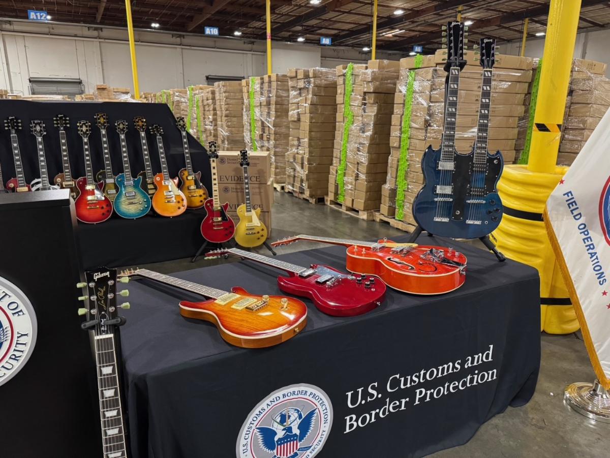 Border patrol seizes 3,000 fake Gibson guitars in ongoing battle ...